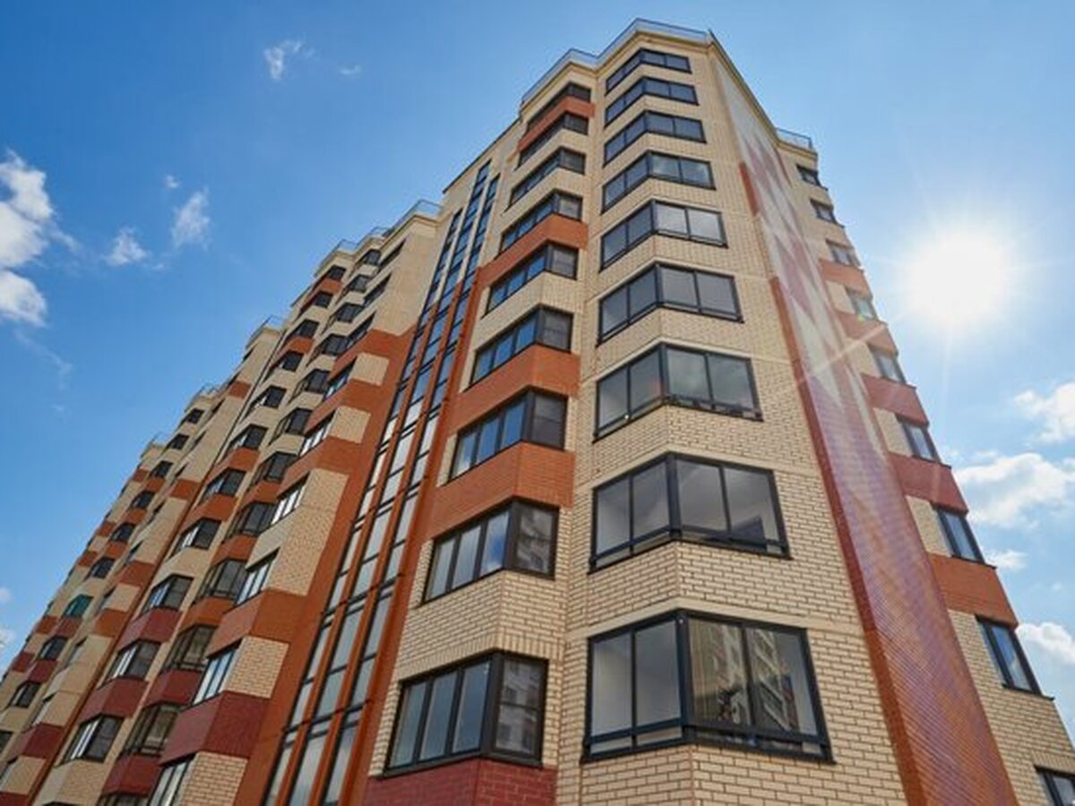 Число жилых новостроек в крупных городах РФ снизилось на треть